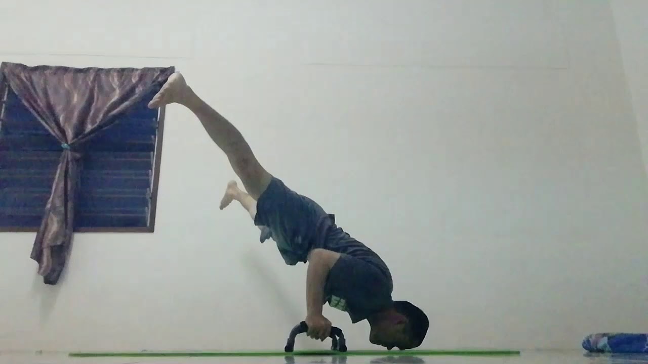 push up bar arm bent handstand - YouTube