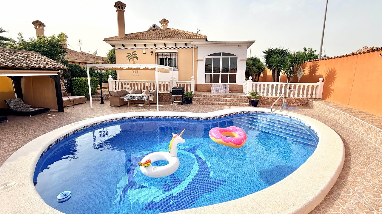 REF: 837 | Detached Villa on a Corner Plot with Private pool & Solarium ...