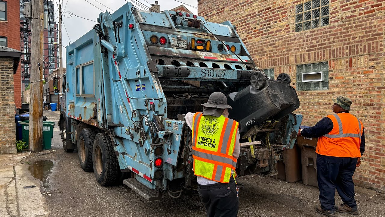 Chicago Streets & San. Autocar WX Heil PowerTrak Rear Loader Garbage ...
