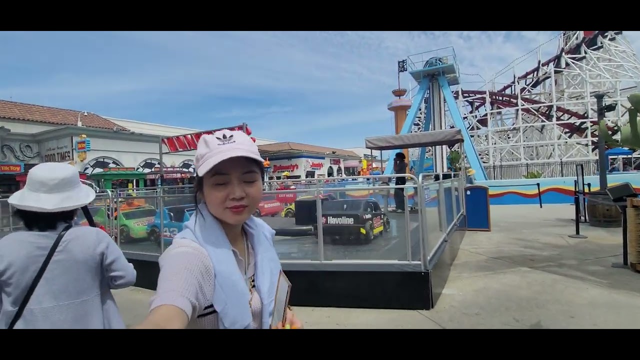 Vợ Chồng Dũng Cùng Với Hai Con Đi Chơi Golf tại Biển Mission Beach ...