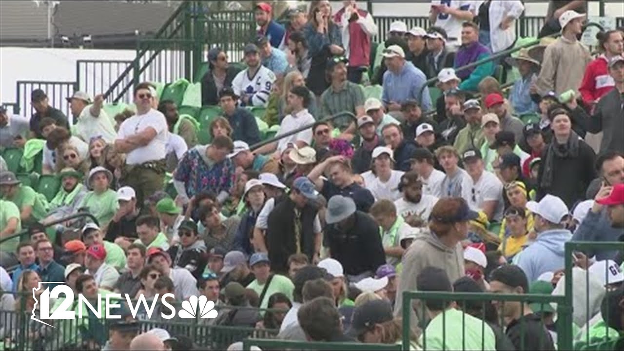 Fans flock to the 16th hole at the WM Phoenix Open Saturday - YouTube