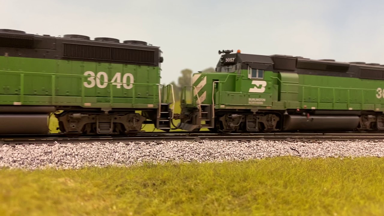 Burlington Northern GP40-2s - YouTube
