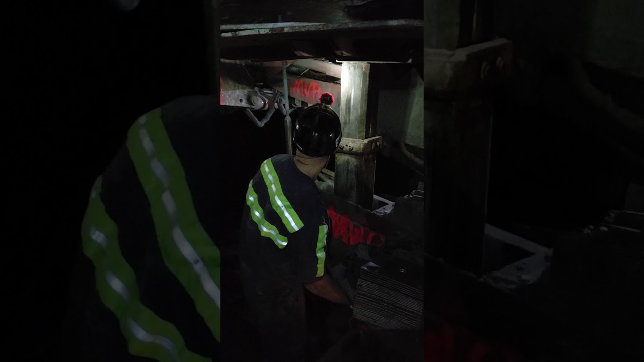 Underground coal mine roof bolter - YouTube