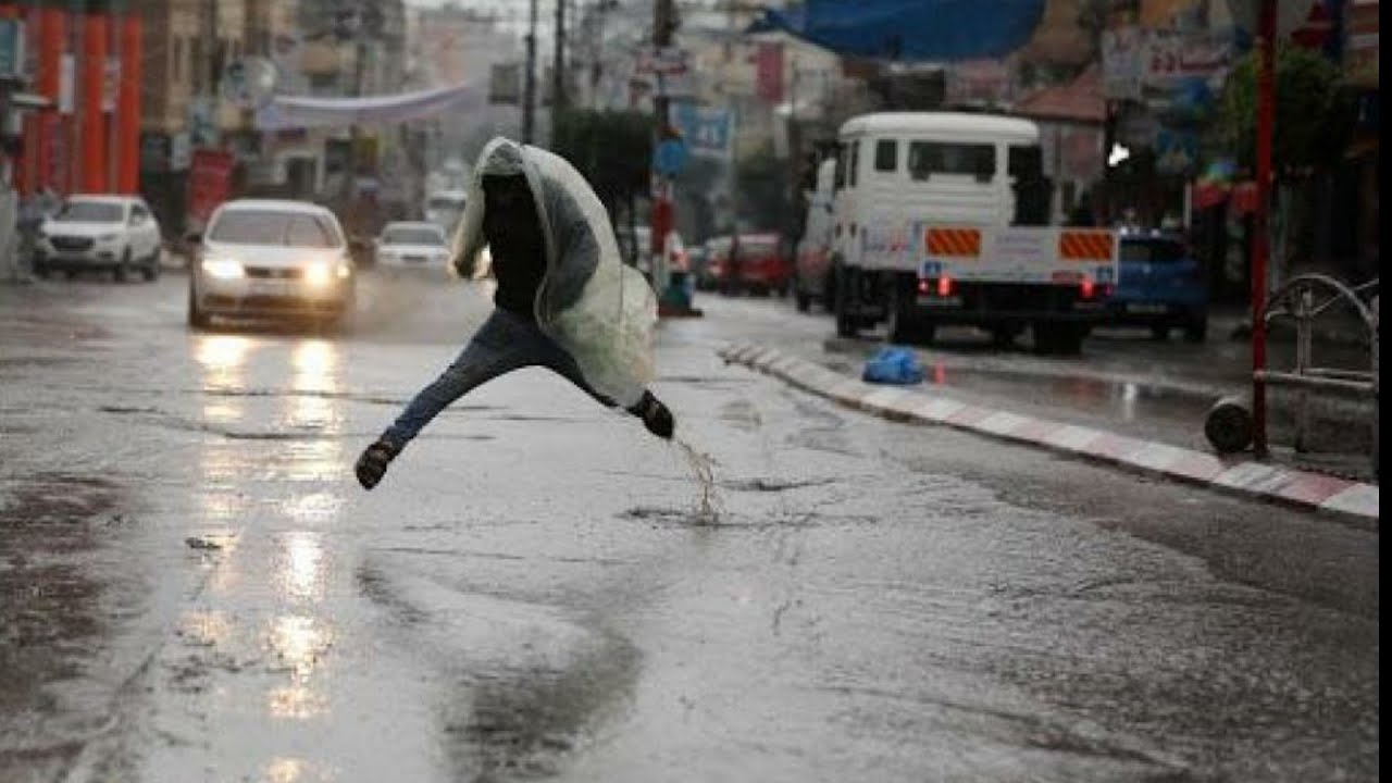 A violent papyrus hit northwest of Abha a while ago - YouTube