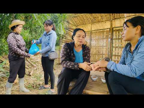 Mrs. Thuy was deeply moved when Thu came to encourage and help her.