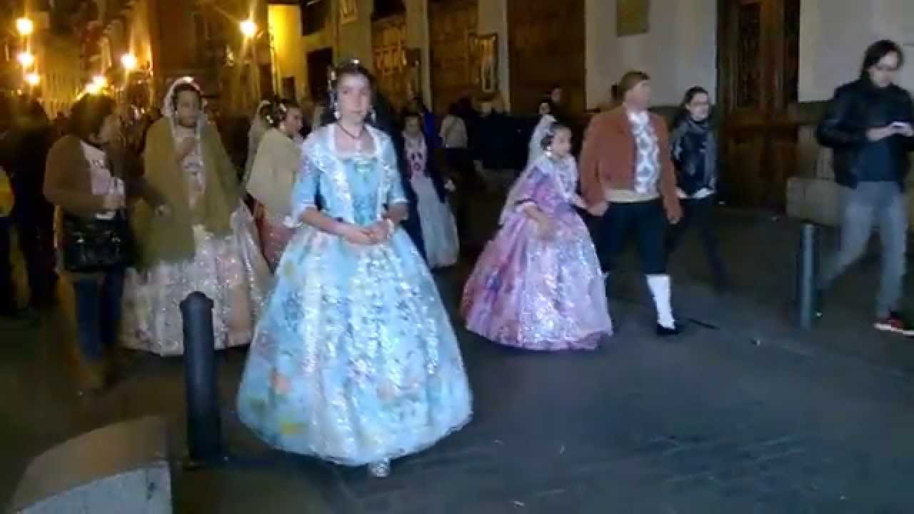 Falleras y falleros. - YouTube