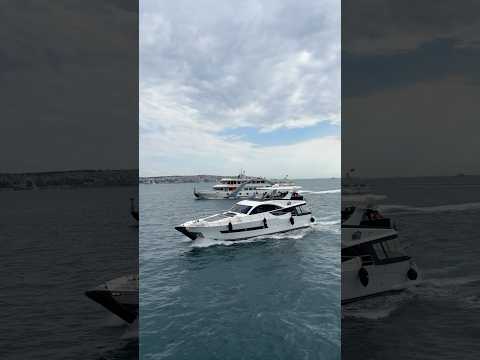 en hızlı kim?🥲 🚢Vs 🛥️#shortsviral #tekne #türkiye #cruiseship #ship #vs #deniz #sea #istanbul