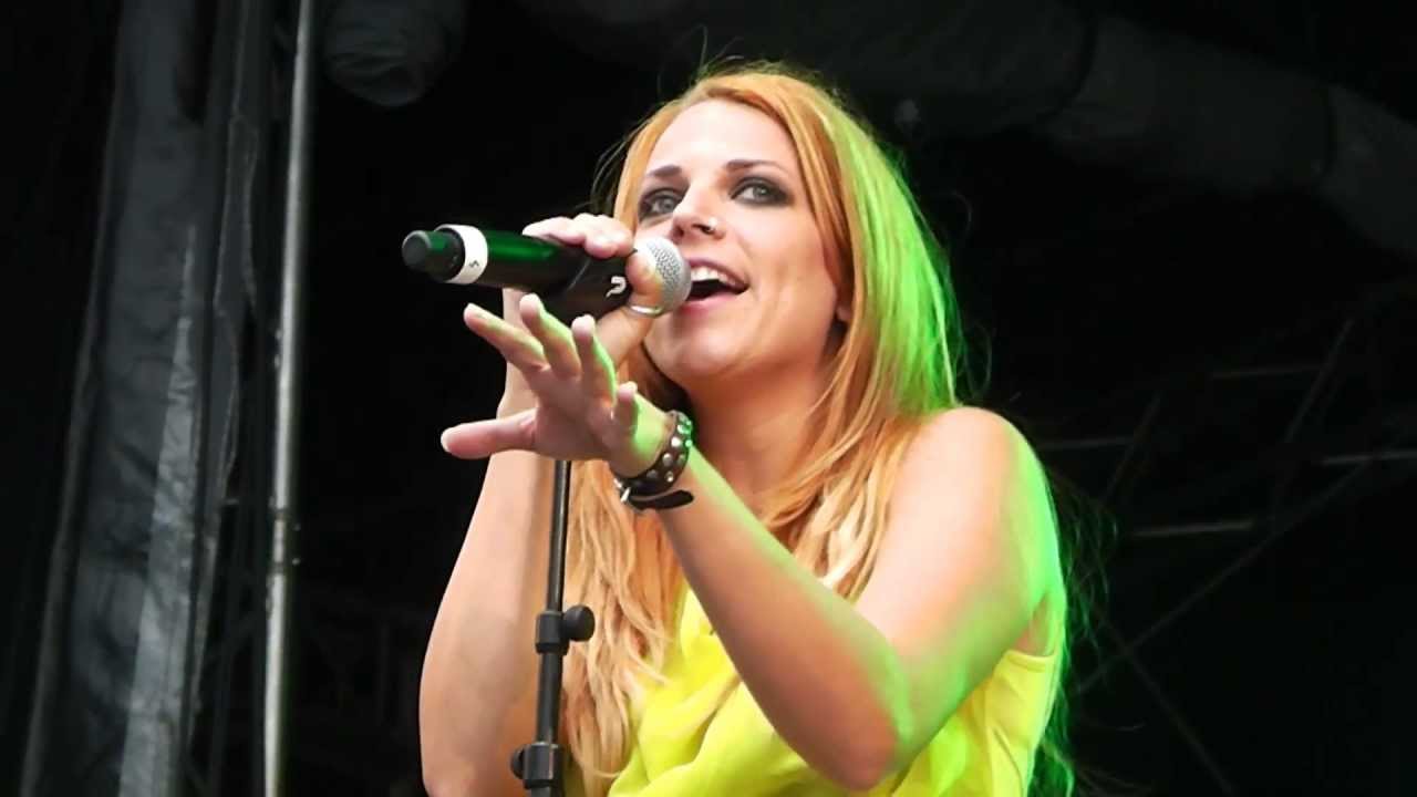 Nikki - You @ Veghel Nightlive 2013 - YouTube