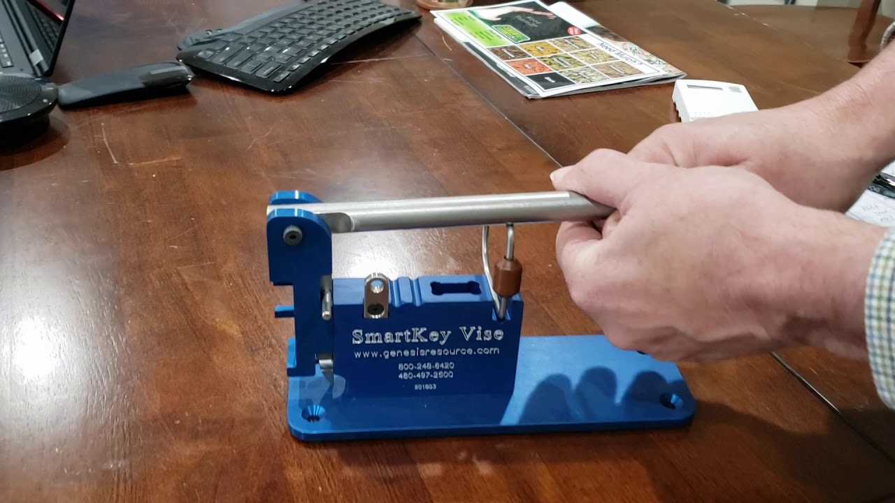 Assembling a KeyRing with the SmartKey Vise tool - YouTube