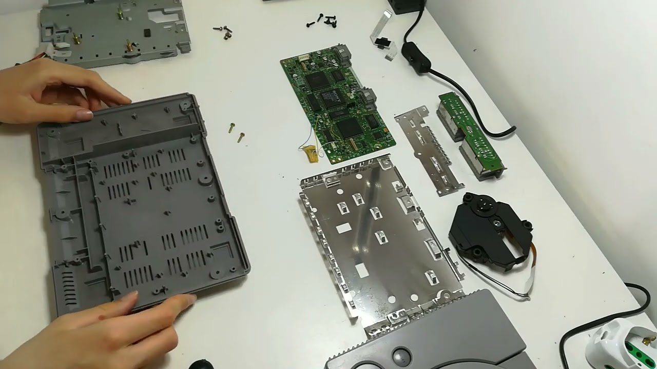 Ps1 Tutorial. Teardown completo di una Playstation 1 e poi la rimonto ...