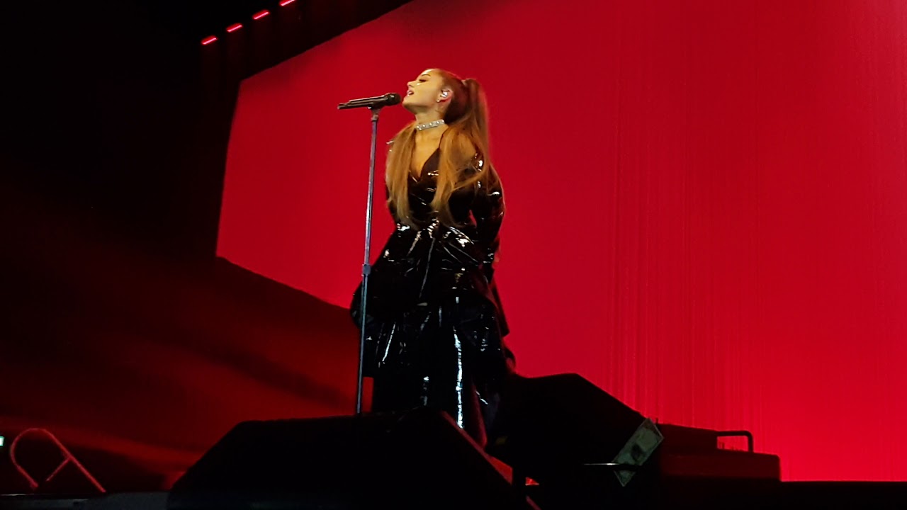 Ariana Grande - 'Dangerous Woman' Live (Dangerous Woman Tour) - YouTube
