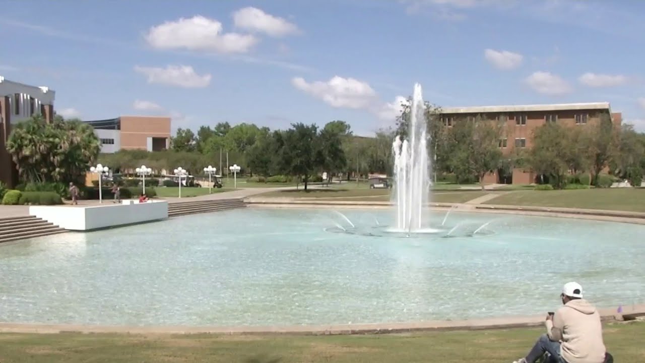 Maintaining UCF's iconic reflecting pond - YouTube