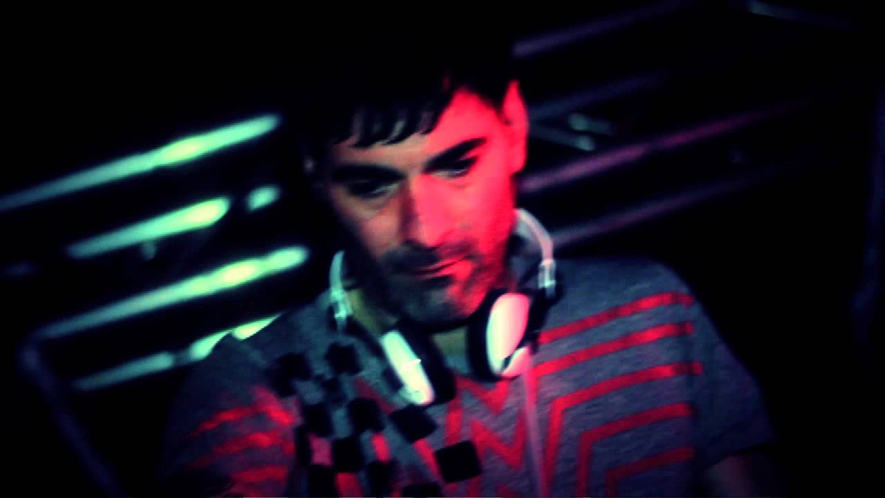 Alex Zed @ Rhythm Factory, London. - YouTube