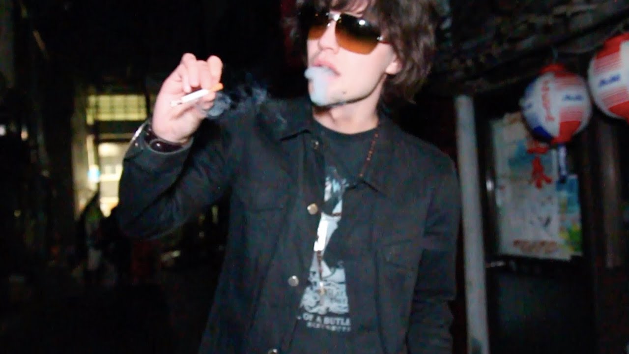 Lunaa - Misbehave (Official Music Video) - YouTube