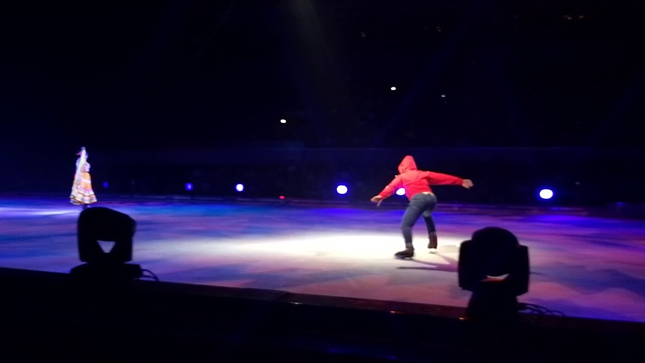 Coco on Disney on Ice Manila - YouTube