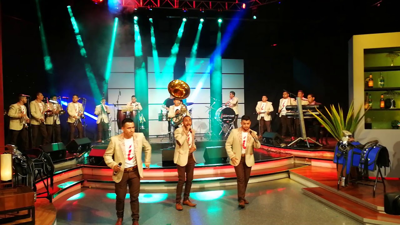 popurri cumbias banda la interactiva asi de facil - YouTube