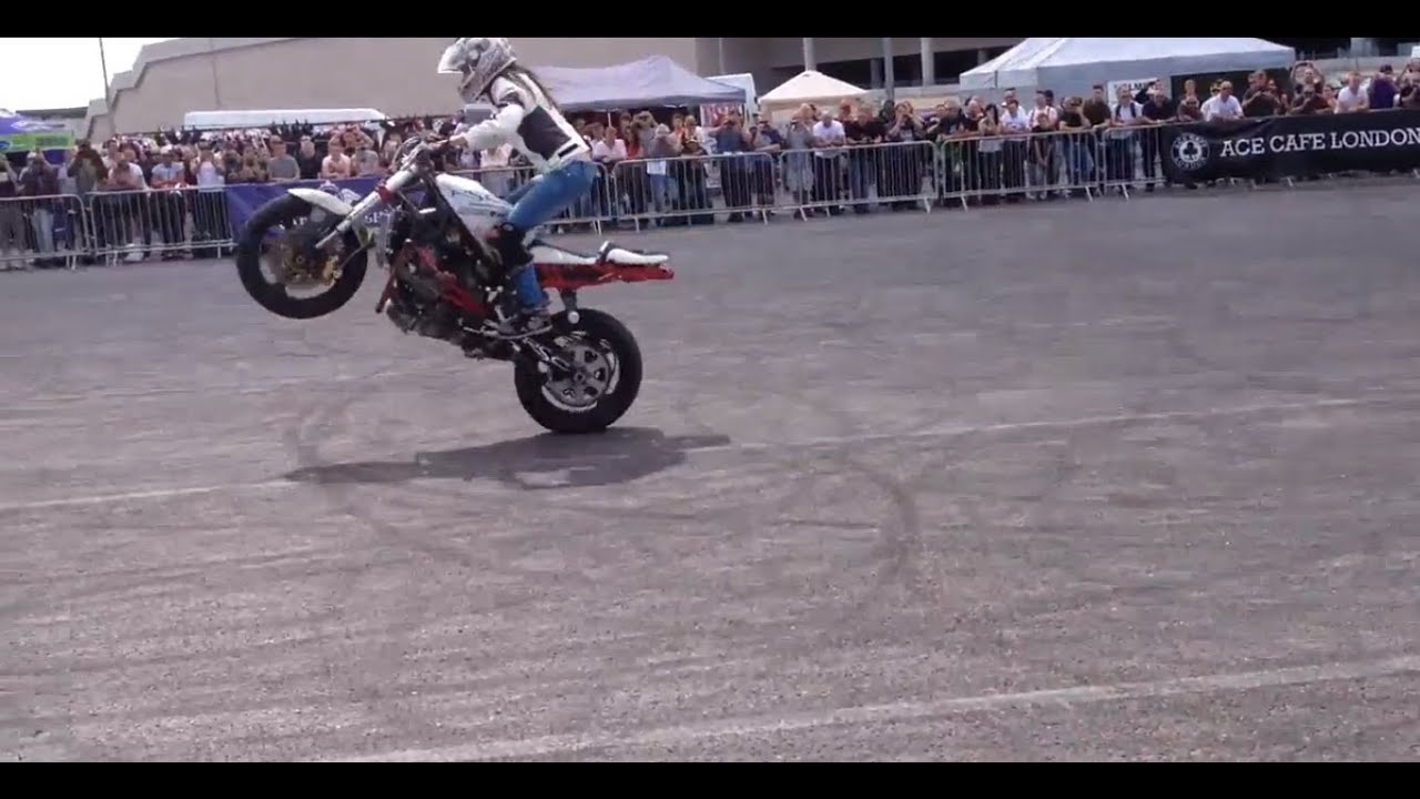 Girl stunt rider at the Street Fighter show Wembley - YouTube