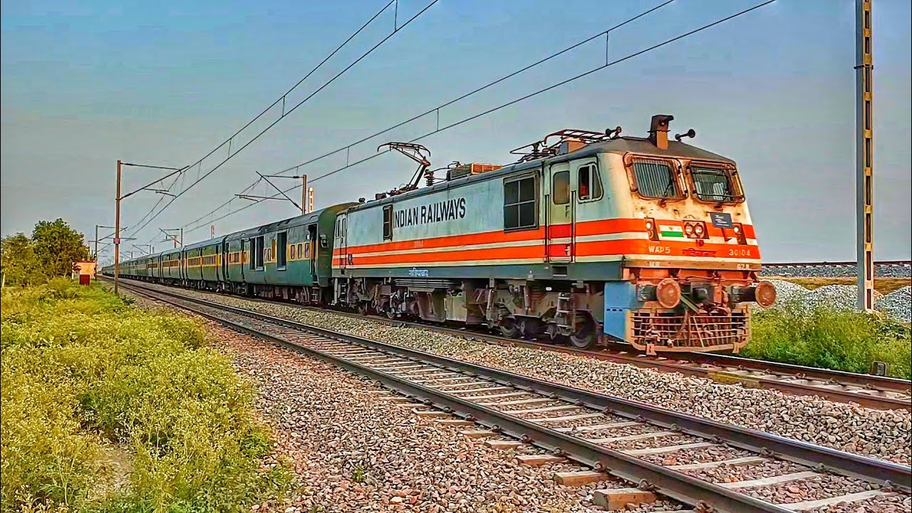 🔥🔥"Contrasting Forces: Saharsa ASR Garib Rath's Leisurely Encounter ...