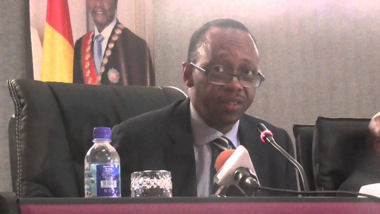 Primature : Mamady Youla annonce la relance du secteur minier - YouTube