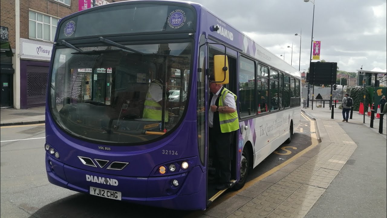 Service 50: Platinum Jubilee Wrightbus International VDL SB200 Pulsar 2 (32134,YJ12CHG) - YouTube