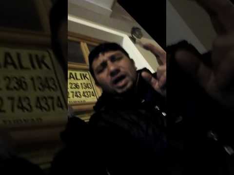 En komik en en sarhoş en esrarkeş adam. Kesin izleyin