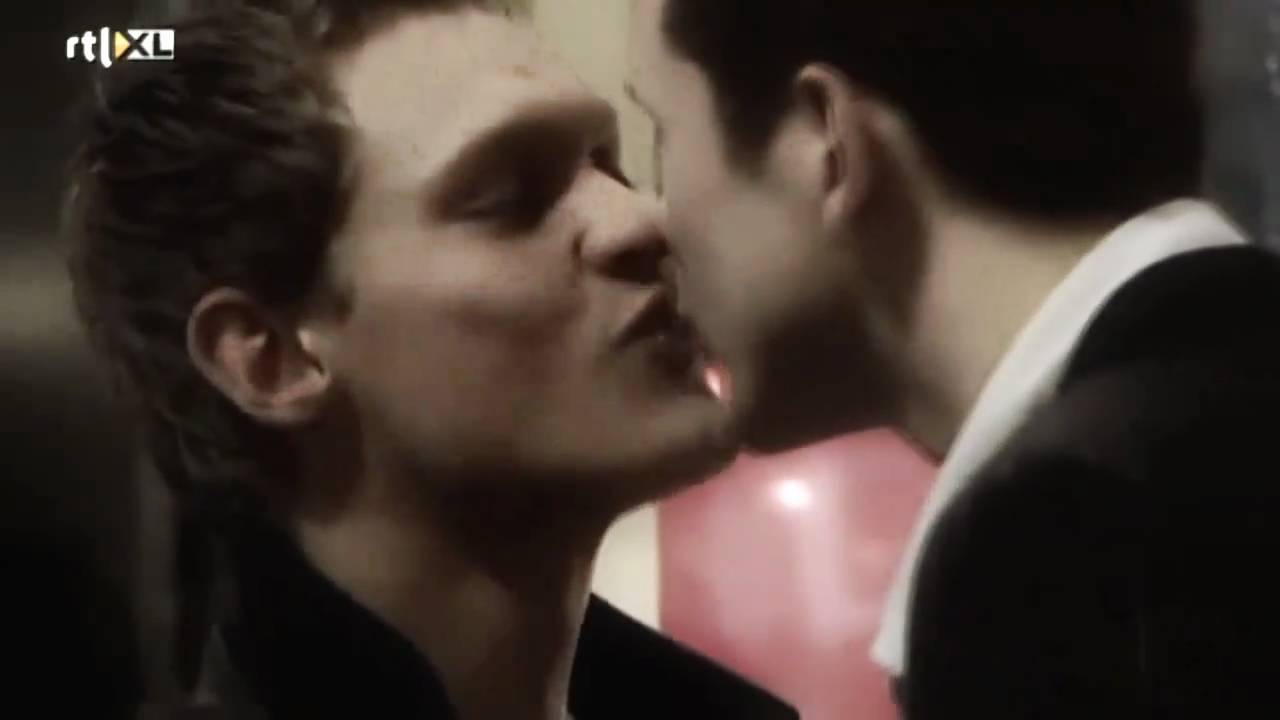 Lucas & Edwin - Kisses (07/03/2011) - YouTube