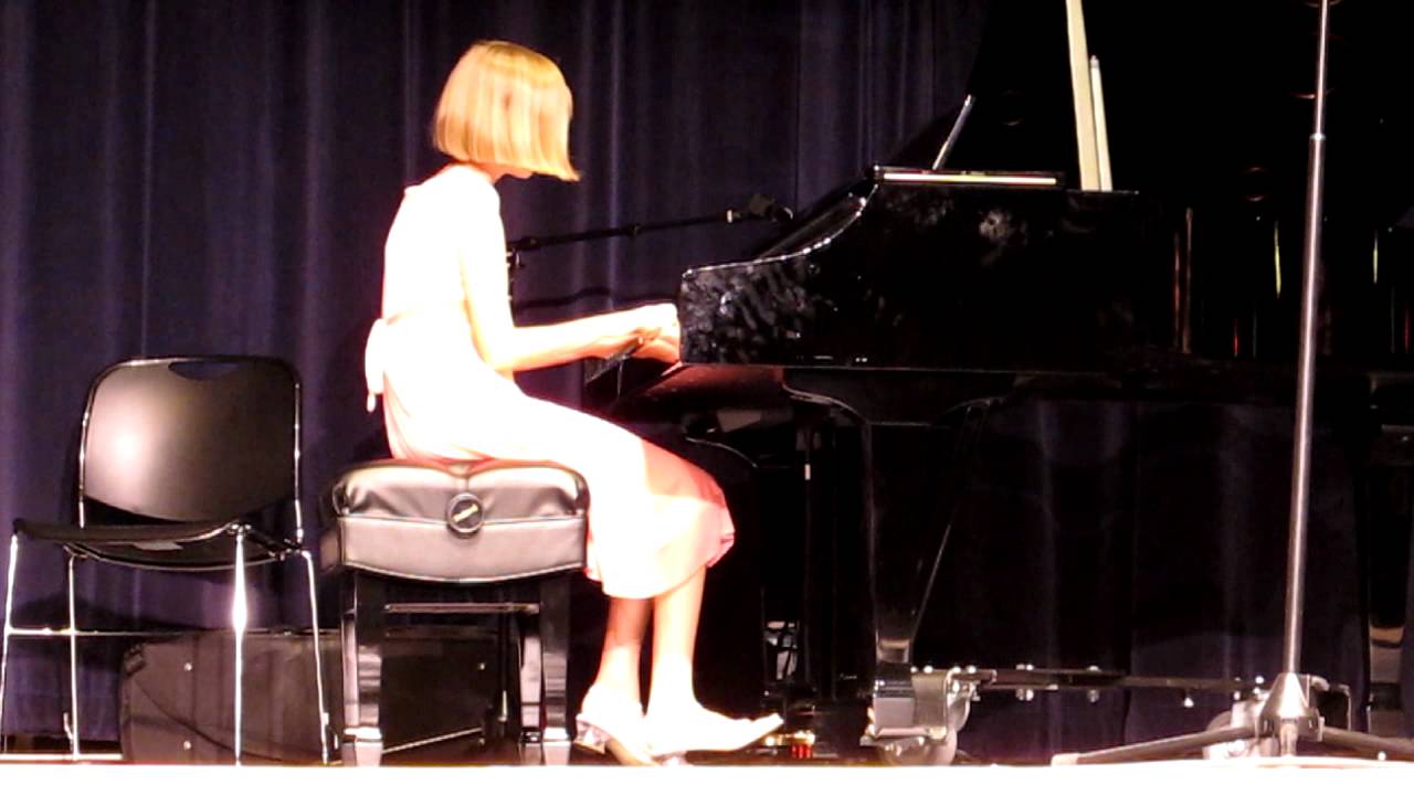 Jessica Bruns playing Elegy on the piano. - YouTube