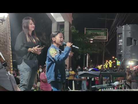 Isang batang katutubong mangyan, pinabilib ang mga nanonood