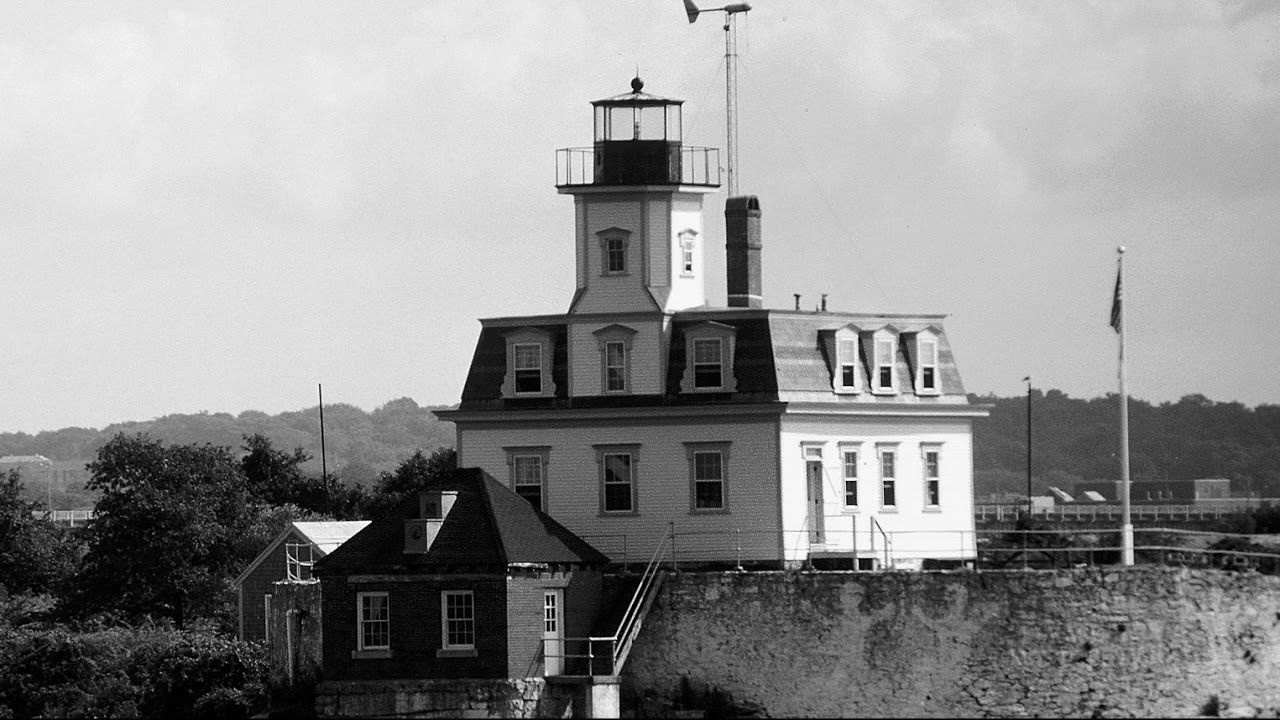 Rose Island Lighthouse Fog Bell 1912 - YouTube