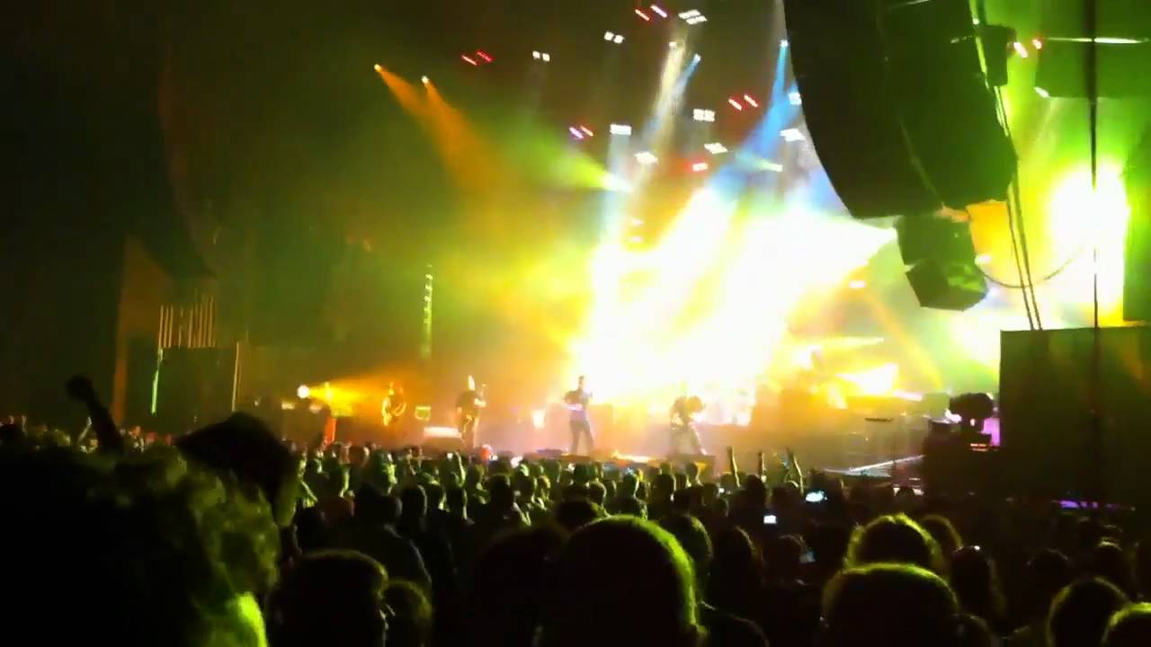 Creed-overcome Camden 2010 - YouTube