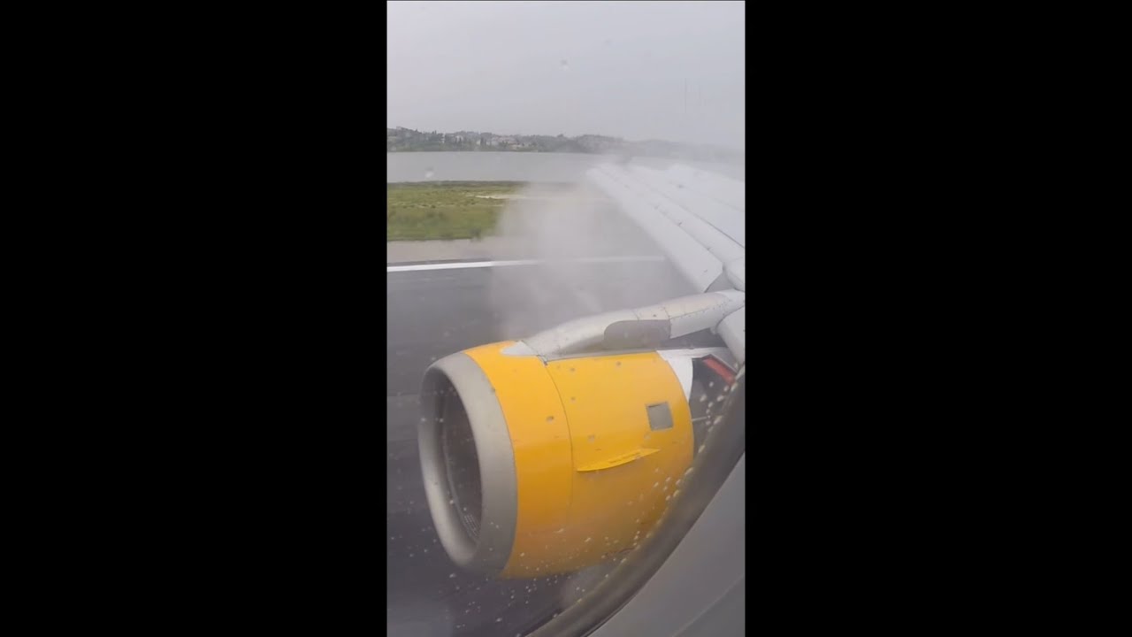 EXTREME RAIN + WATERSPRAY LANDING #shorts #landing #aviation #aircraft ...