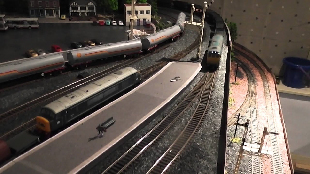class 25 oo gauge dcc sound - YouTube