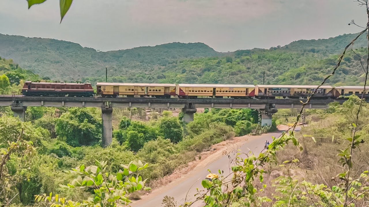 Sangmeshwar Setu Electric Loco 19577 Jamnagar Express TEN JAM Konkan ...