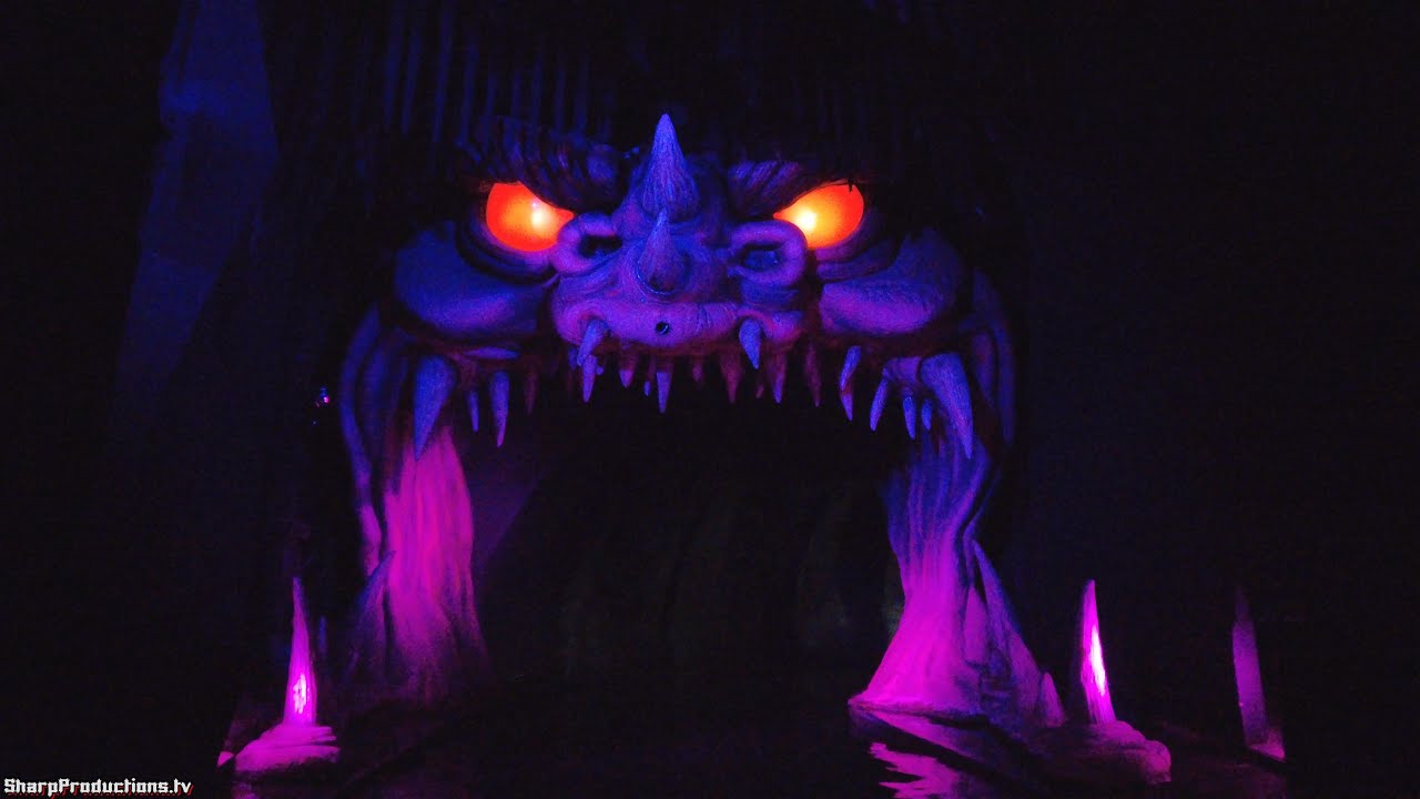 Monster Mansion (4K Ride-Through) Six Flags Over Georgia - YouTube