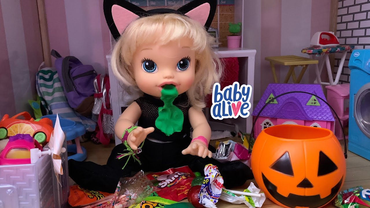 BABY ALIVE Mariah eats to much Candy and gets Sick ! 😨 - YouTube