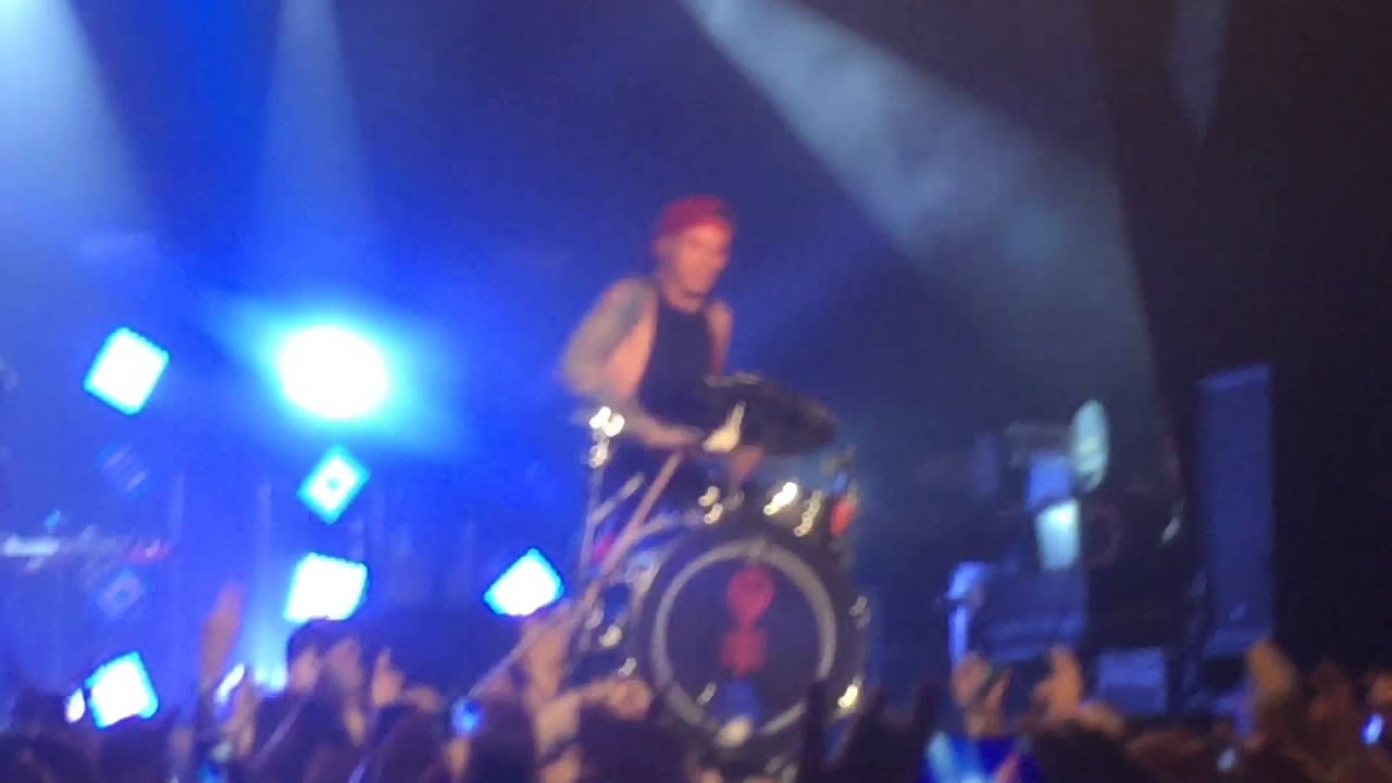 Twenty one pilots - Drum solo - YouTube