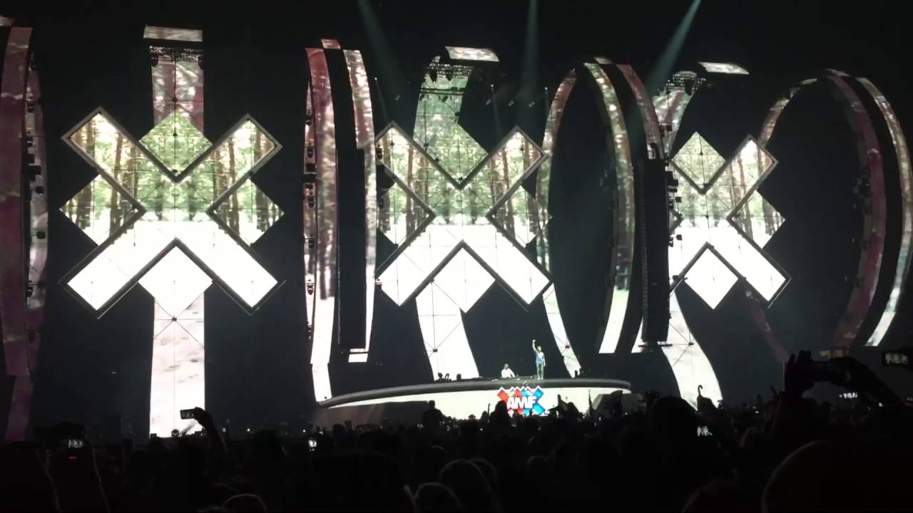 The Chainsmokers - Closer - Live @ AMF Arena 22-10-2016 - YouTube