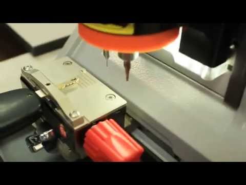 Peugeot 206 key duplication with Condor XC-MINI Key Cutting Machine