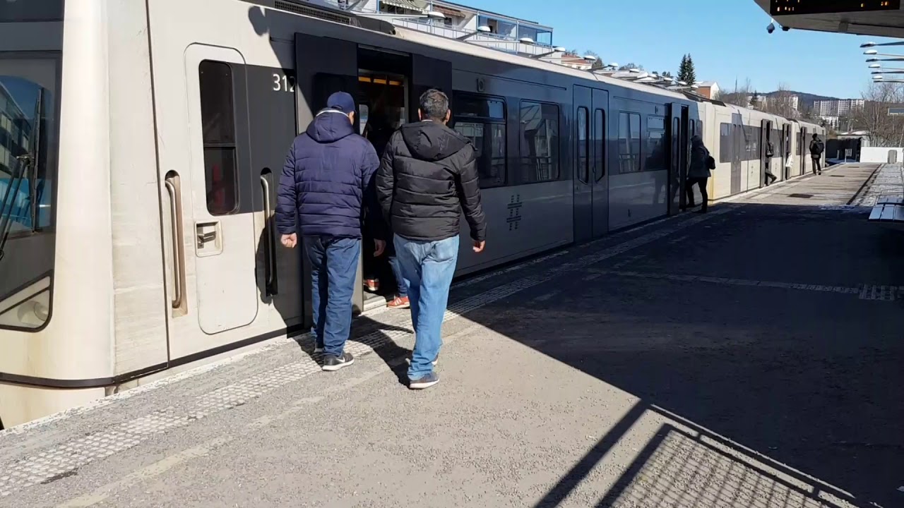 Oslo Metro T-bane MX3000 Veitvet Station - YouTube