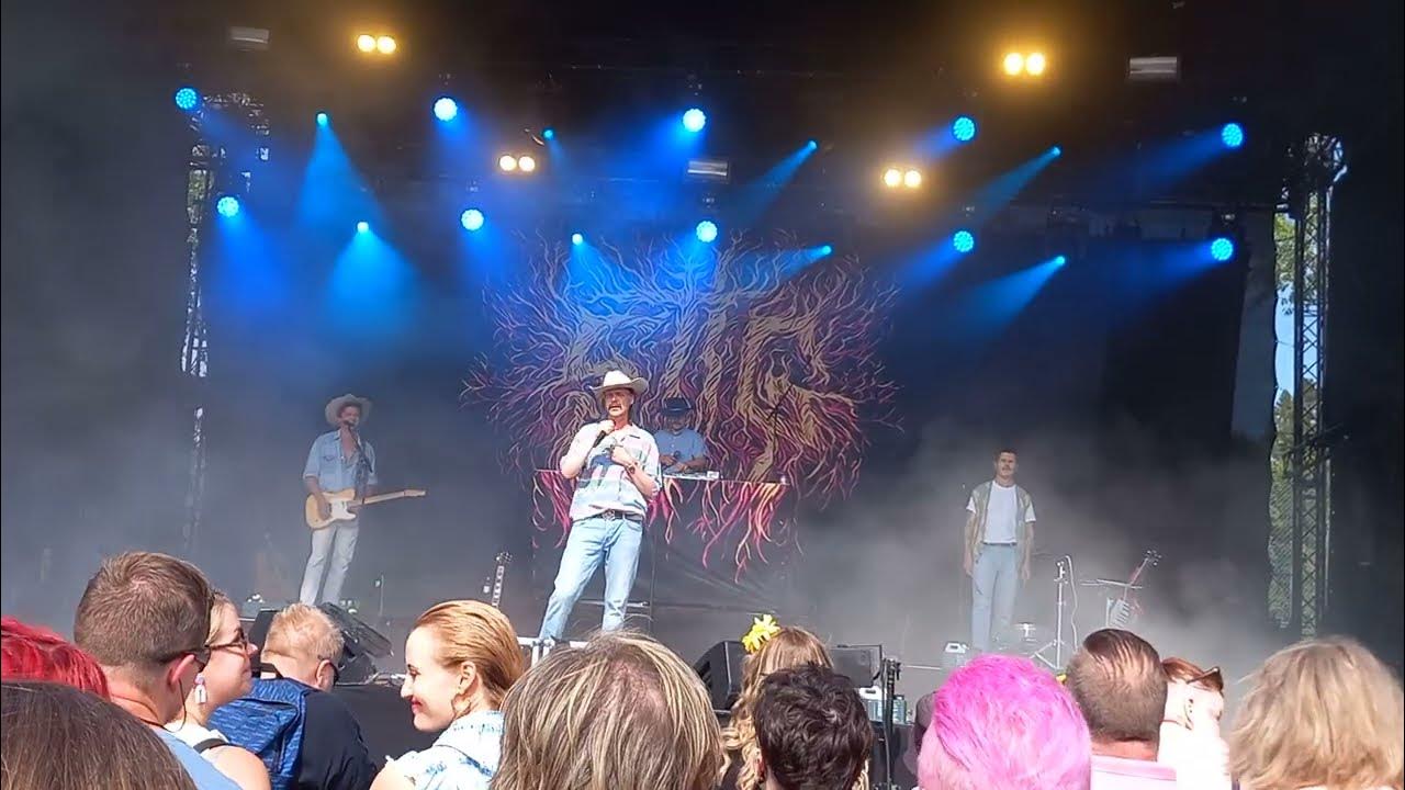 Seksikkäin Jäbä - Stig ( Teflon Brothers ja Meiju Suvas ) Live At Vantaa Vauhti Kiihtyy Festarit ...