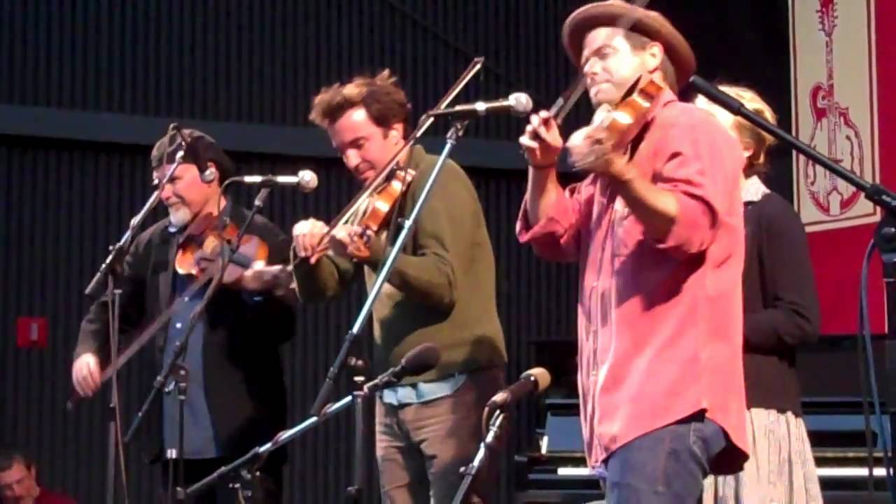 3 Cajun Fiddles ~ La Valse d'Amitie ~ Fiddle Tunes 2010 - YouTube