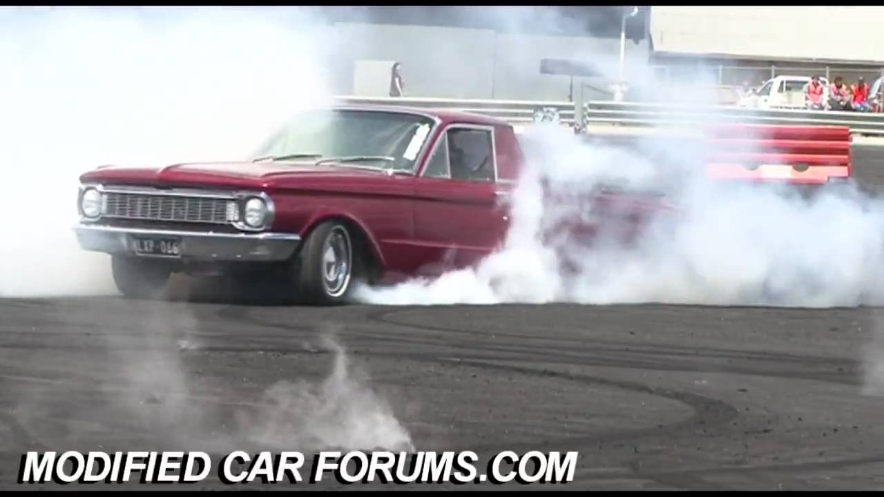 Red XP Ute burnout at Springnats 2009 - YouTube