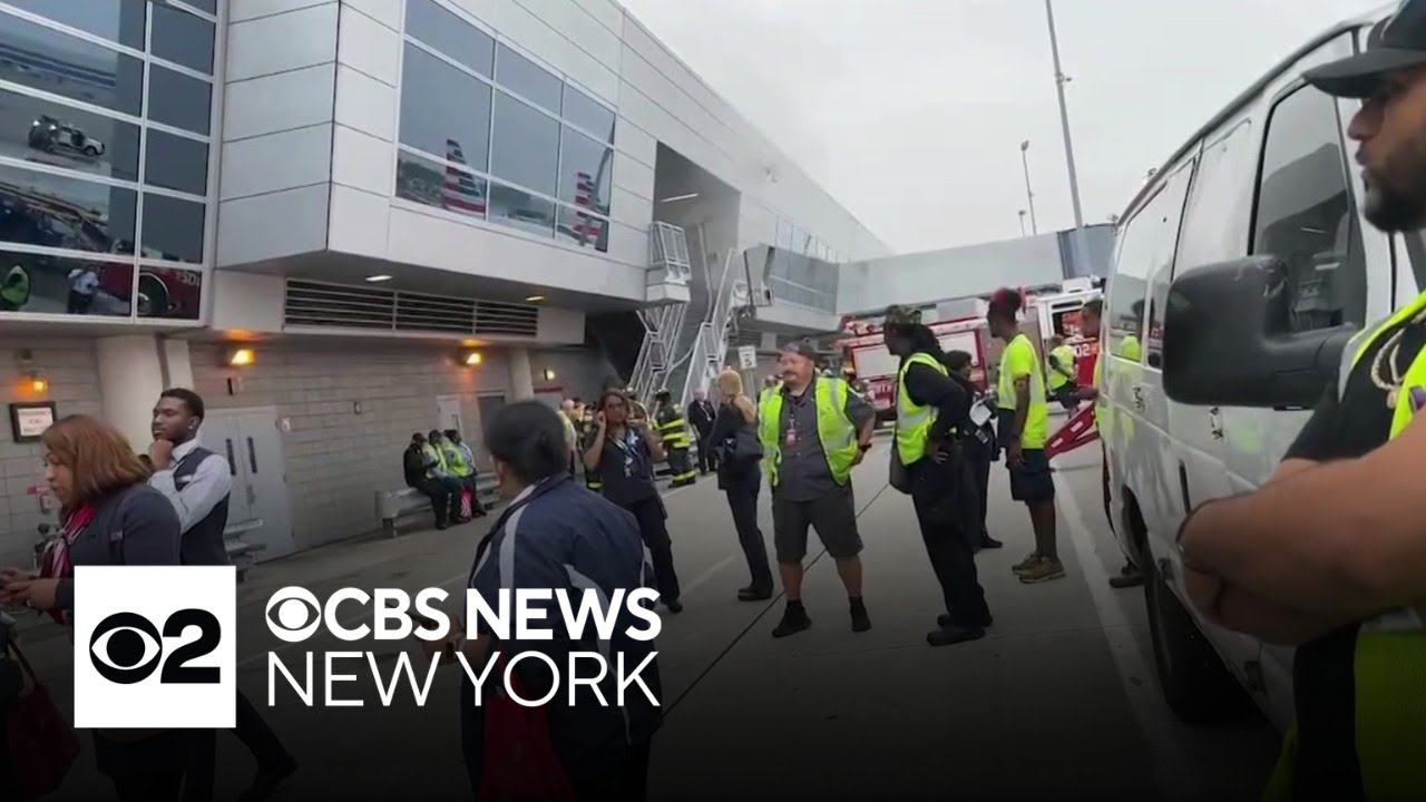 JFK Airport Terminal 8 evacuated due to escalator fire - YouTube