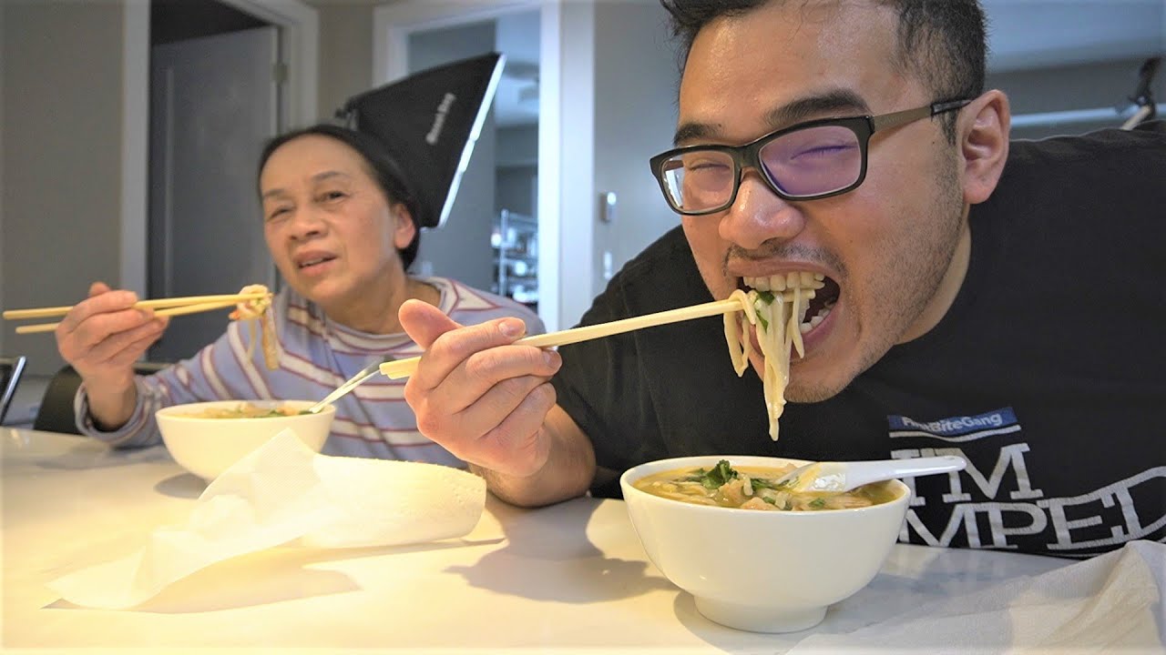 My MOM Came by to Cook me MY FAVORITE NOODLES - YouTube