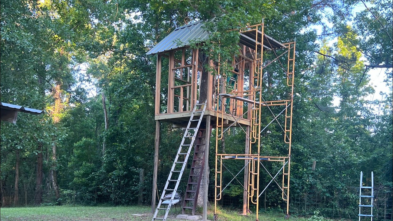 How To Build A Treehouse ( Part#3 ) The Roof! - YouTube