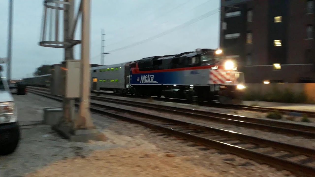 Metra 97 westbound express train at River Grove Illinois - YouTube