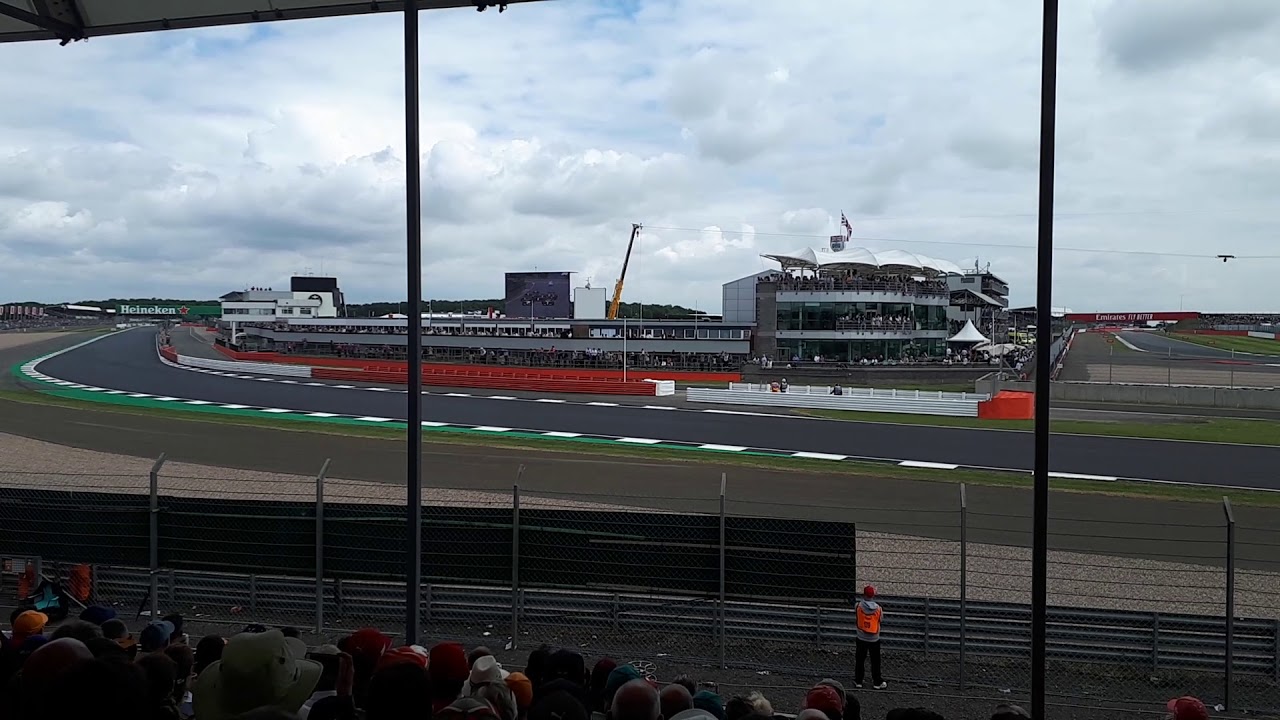 Silverstone 2019 Woodcote A seat 138 F1 Start - YouTube