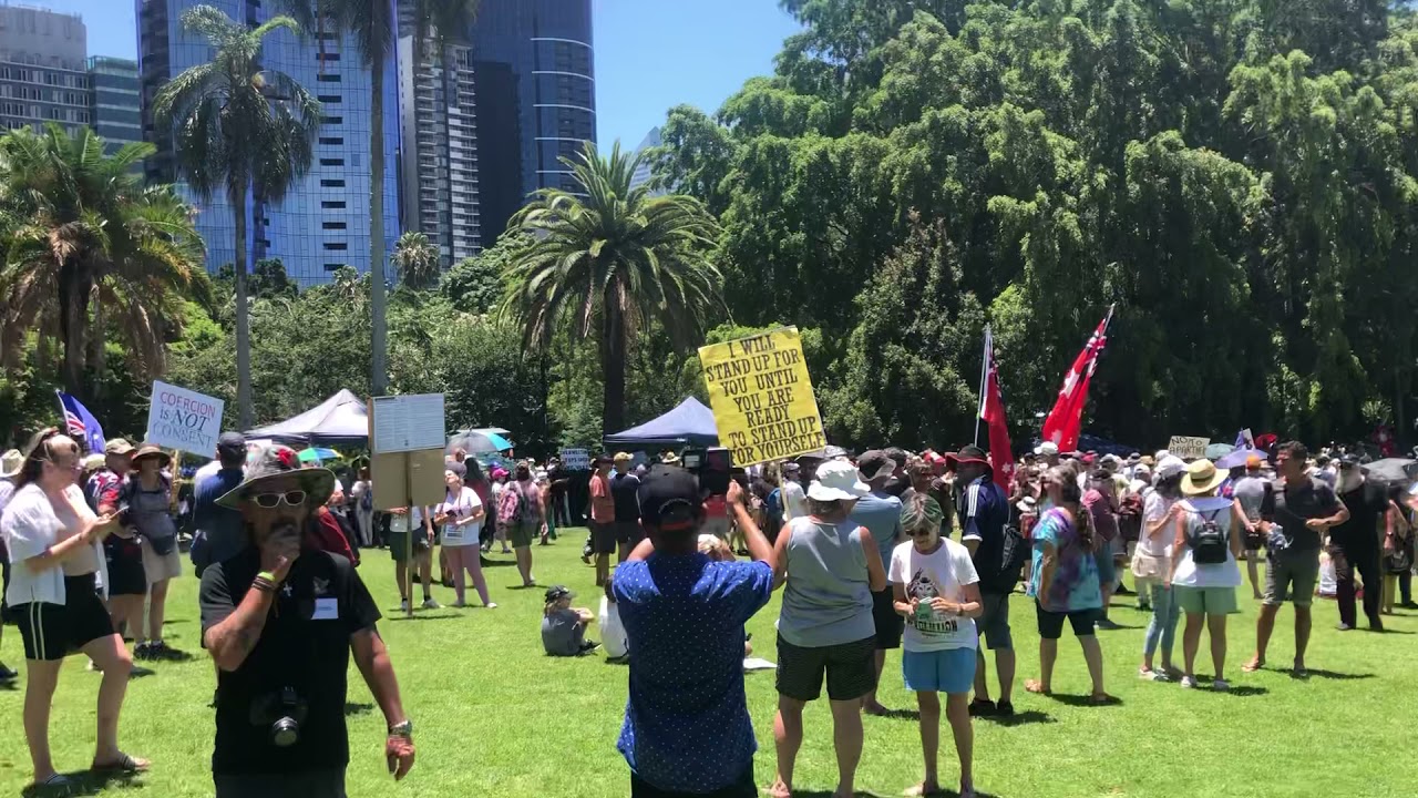 Crowd walkthrough at Brisbane Freedom Rally. - YouTube