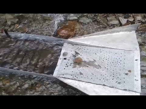 Breaking out my old classifying sluice box again - YouTube