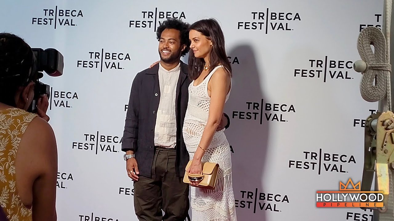 Katie Holmes Sparks Pregnancy Rumors at Tribeca Festival - YouTube